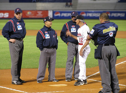 Una y más noticias deportivas: Árbitros del beisbol profesional ...