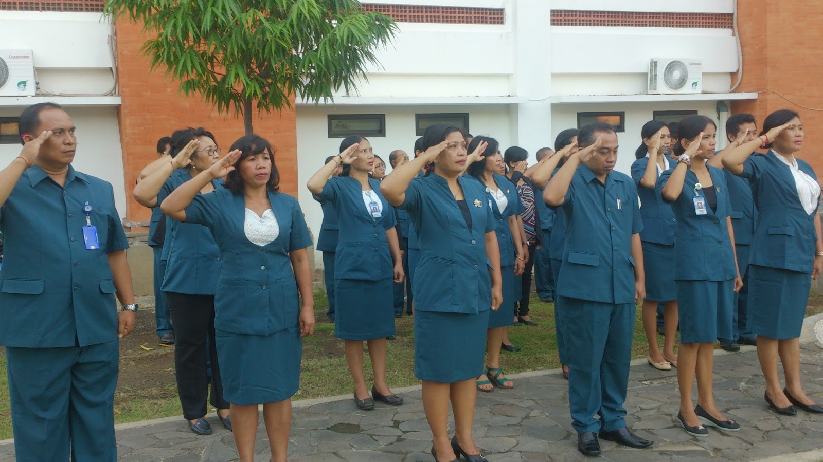 SMP Lab Undiksha: Upacara Bendera Pembukaan MPLS Sekolah Lab Undiksha ...