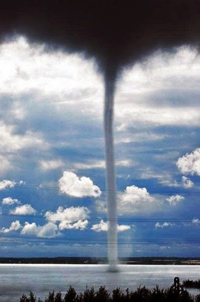 Dangerous Power of Nature : Best pictures Waterspout