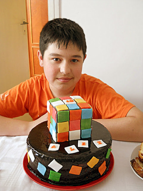 Arome si culori : Tort cub Rubik