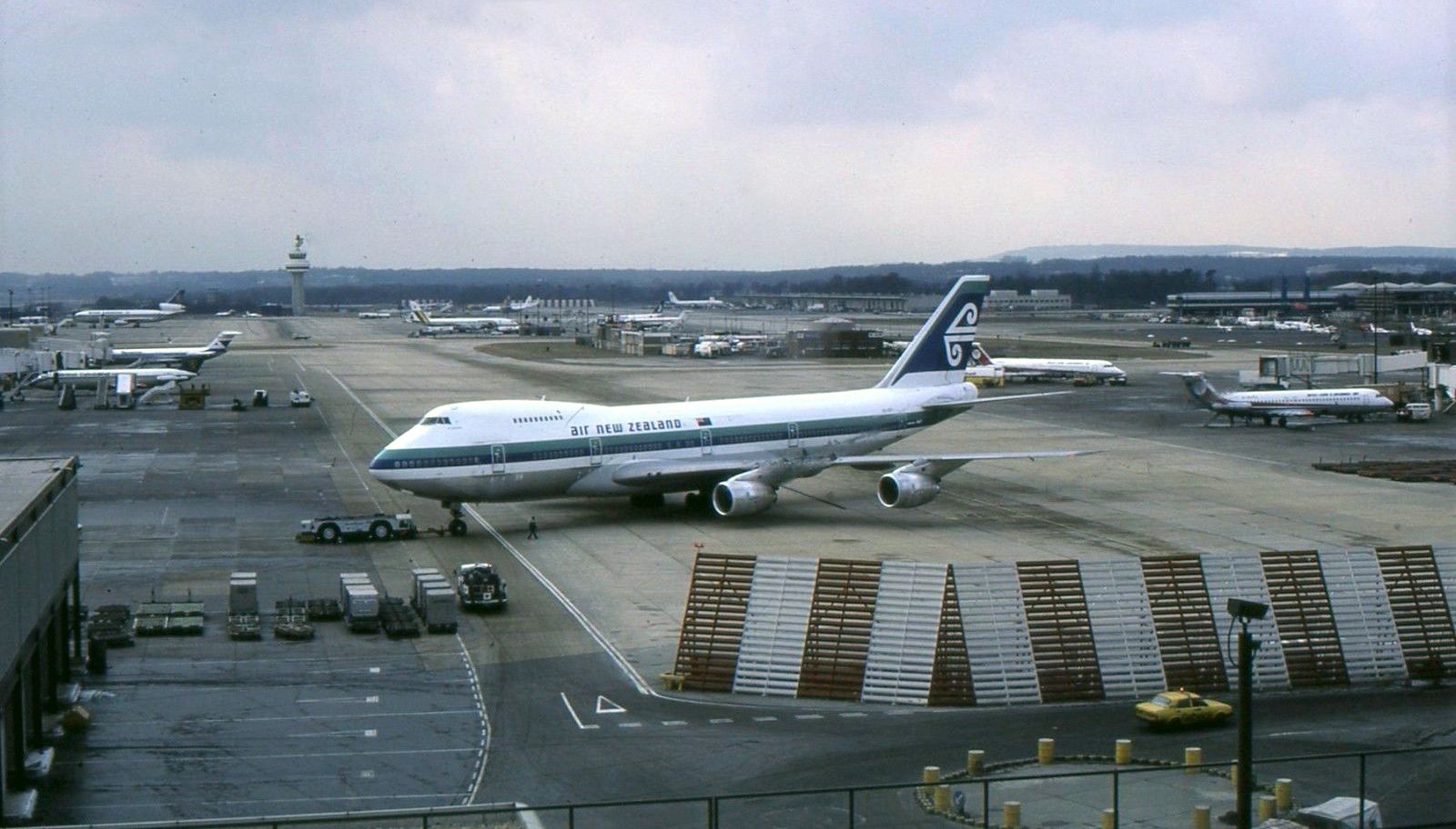 transpress nz: Air NZ Boeing 747 at Gatwick, London