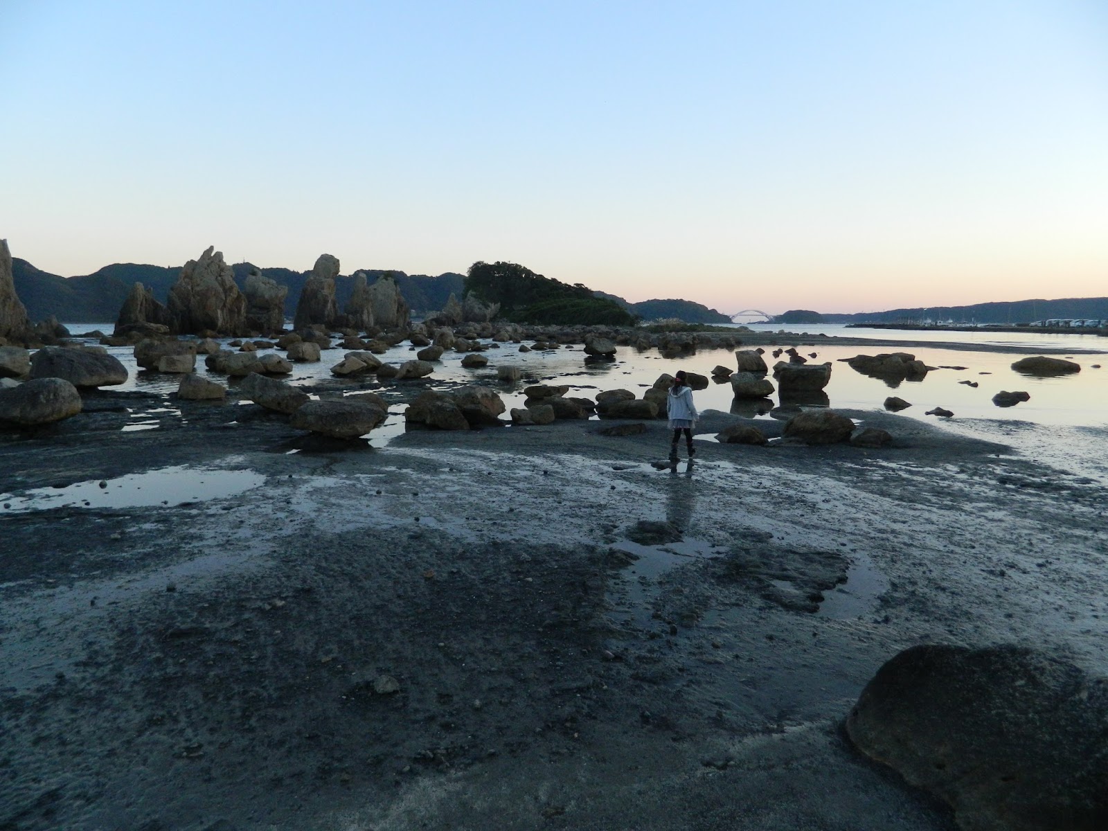 Nihon Fan: Hashigui-iwa Rocks - Part of Yoshino-Kumano National Park