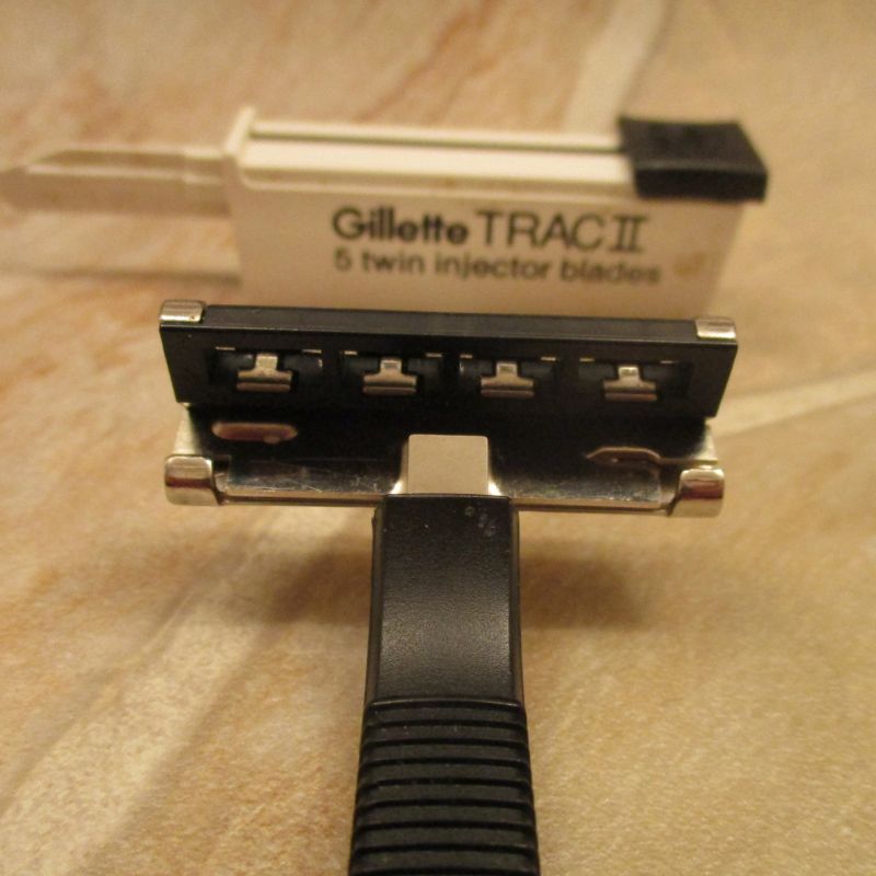 Jayaruh Shaving: Gillette Twinjector Razor