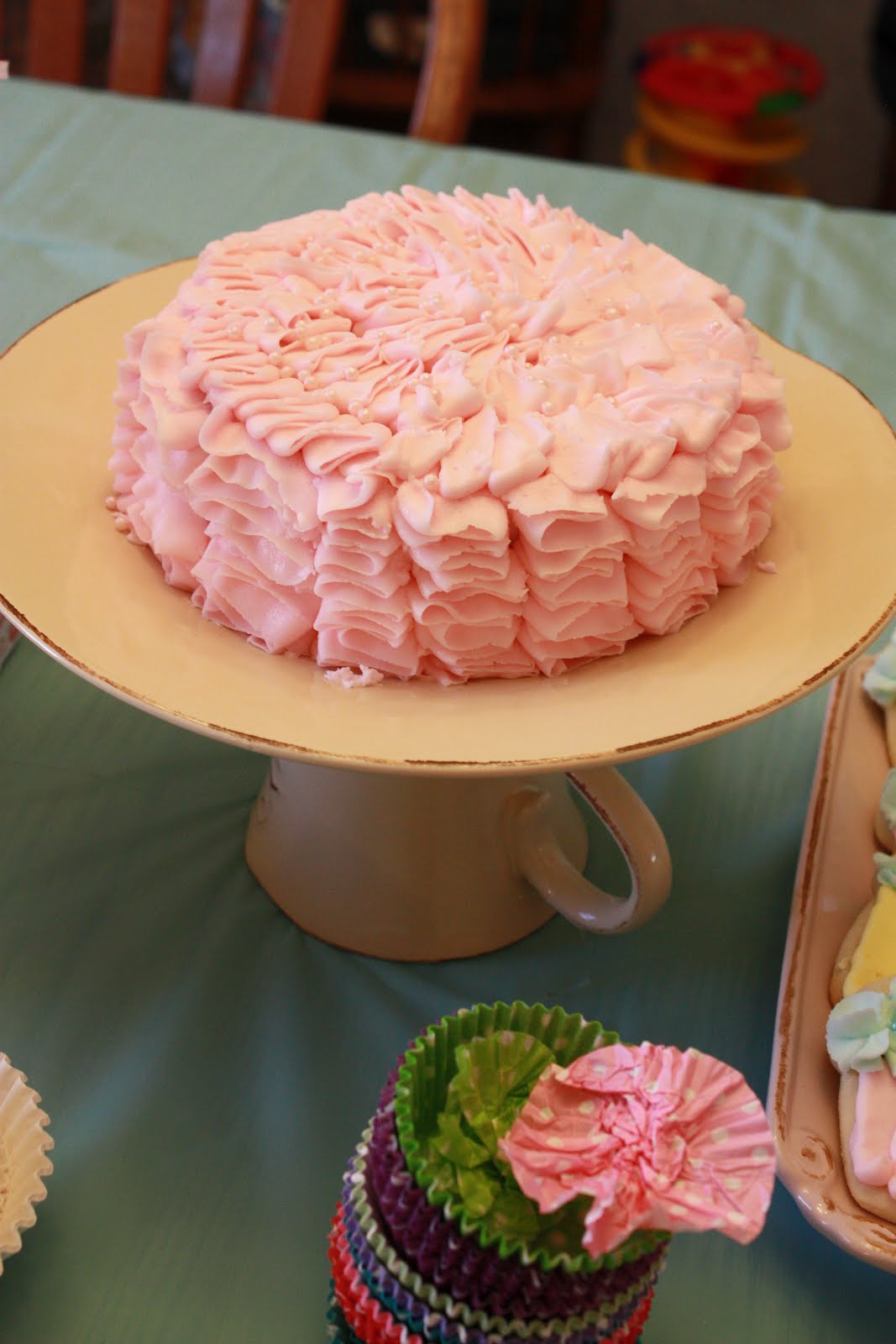 A Legacy of Love: How to Make a Vintage Ruffle and a Petal Effect Cake