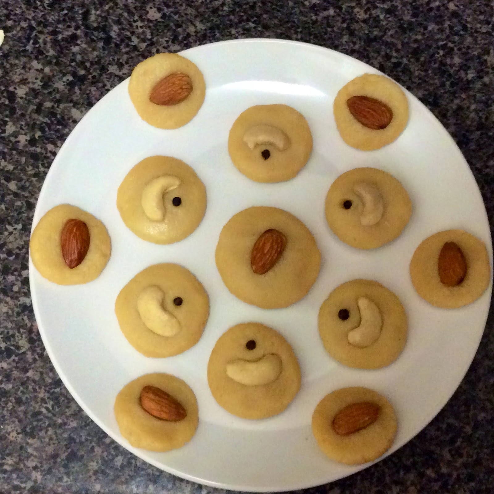 Harathi's Cooking : Milk Sweet Recipe ~ Palkova Recipe ~ Doodh Peda ...