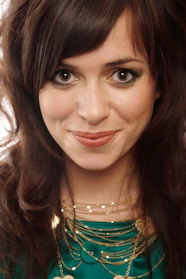 Celebrities: EVE MYLES