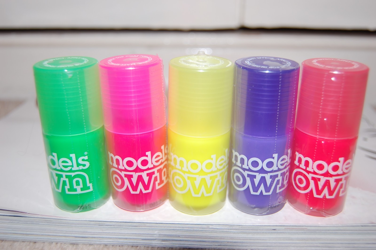 what a looker: Neon VS Pastel