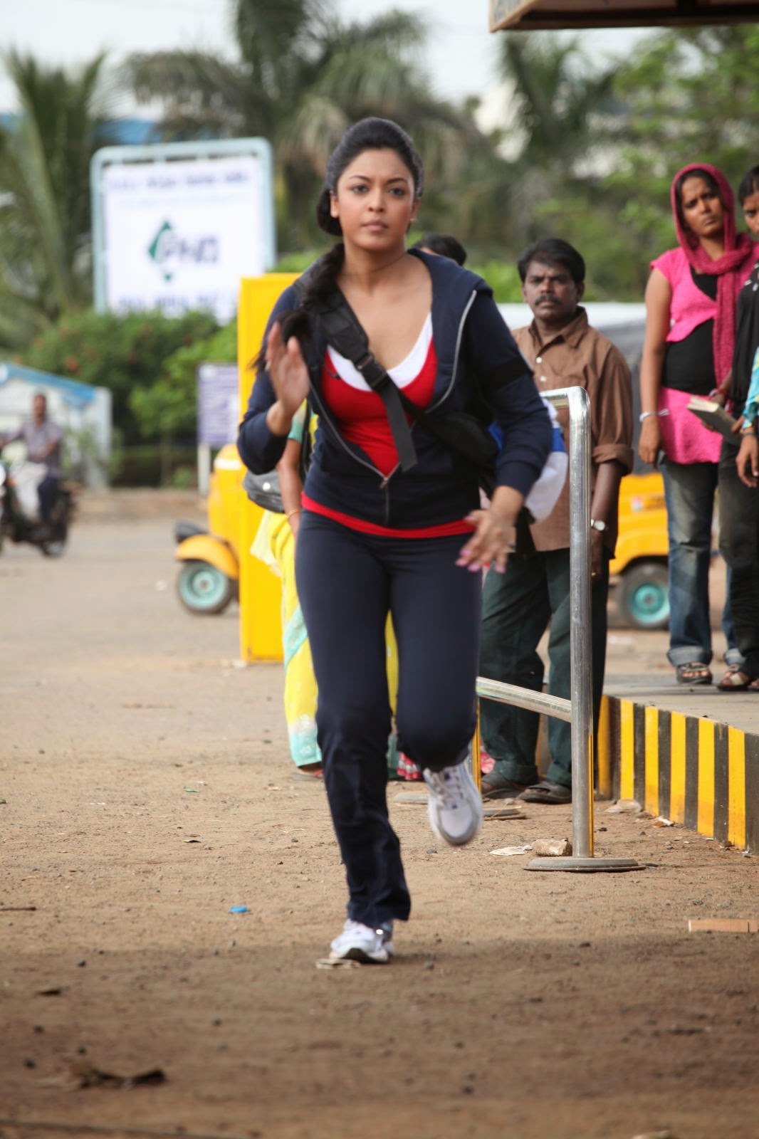 Mirchi Stills: Tanushree Dutta Latest Hot Photos in Sports Dress