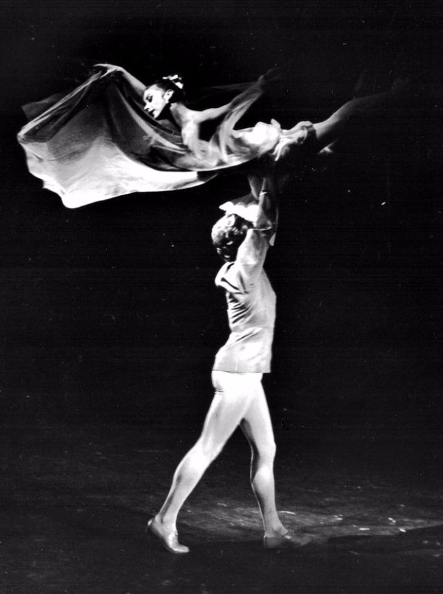 Dutch National Ballet: 47 Pictures That Capture Performing Dancers in ...