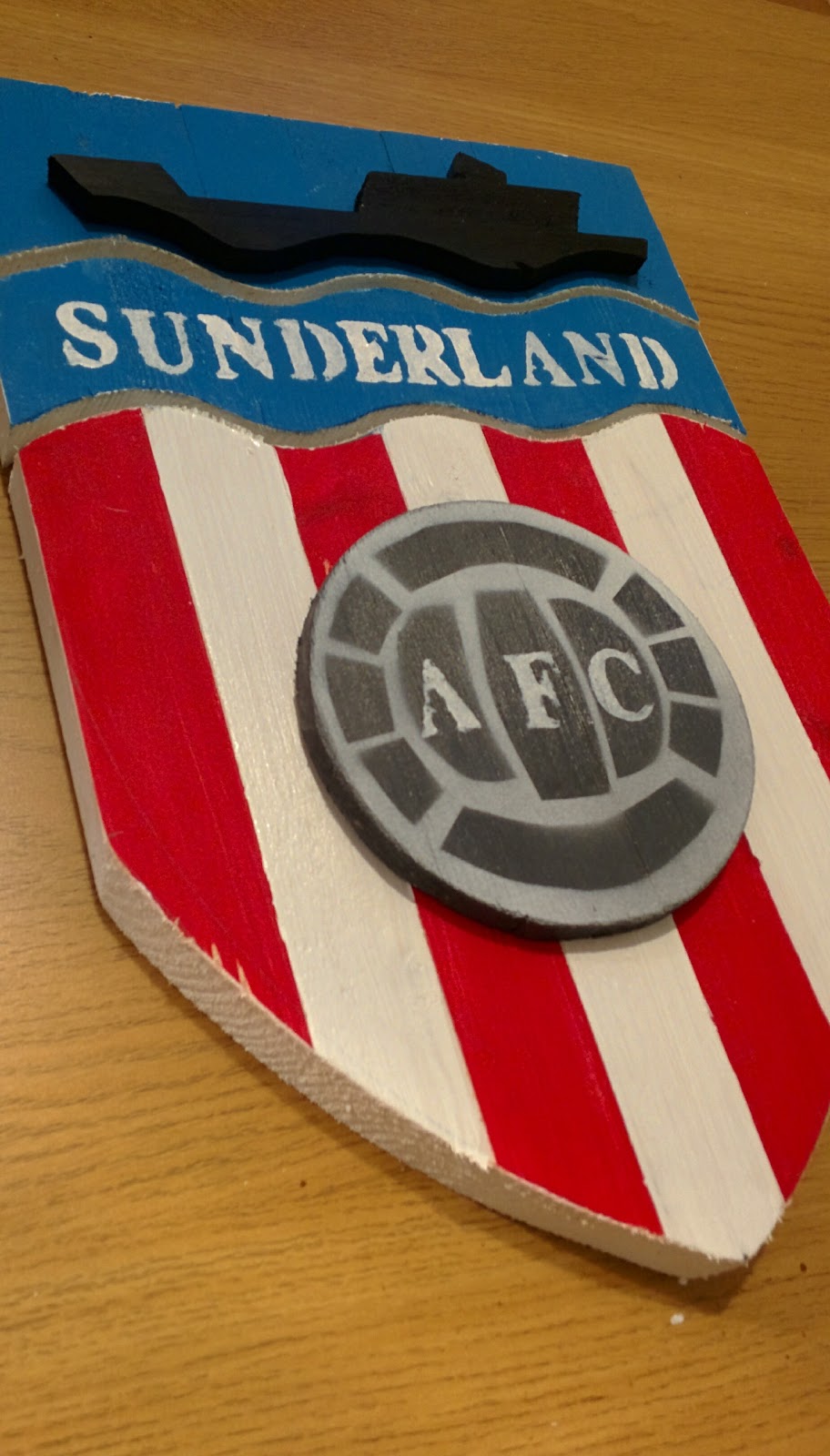 Makestuffathome: Making Retro Sunderland badge from old wood and pallet ...
