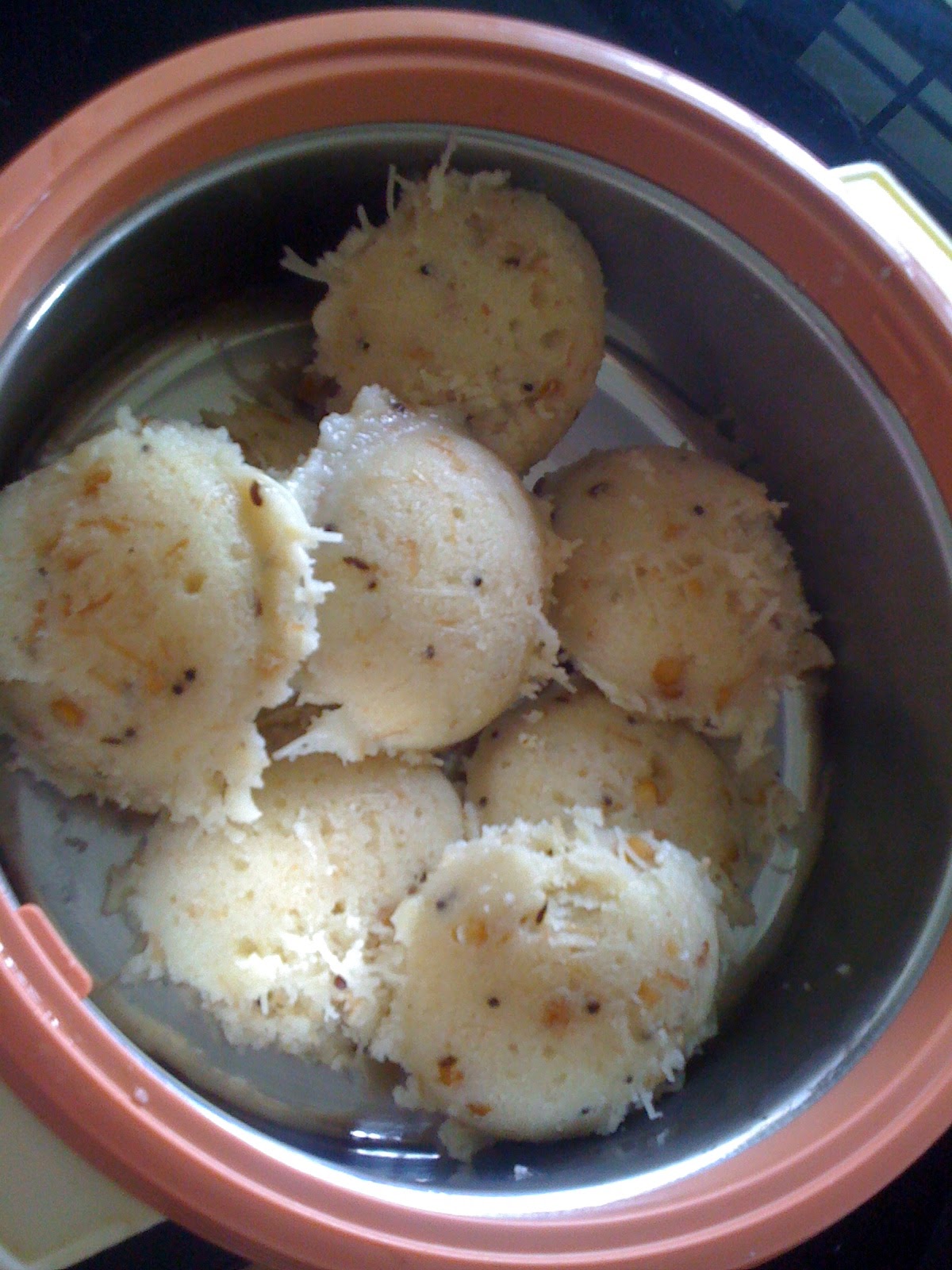 Niru's cuisine: Rava Semiya Idli