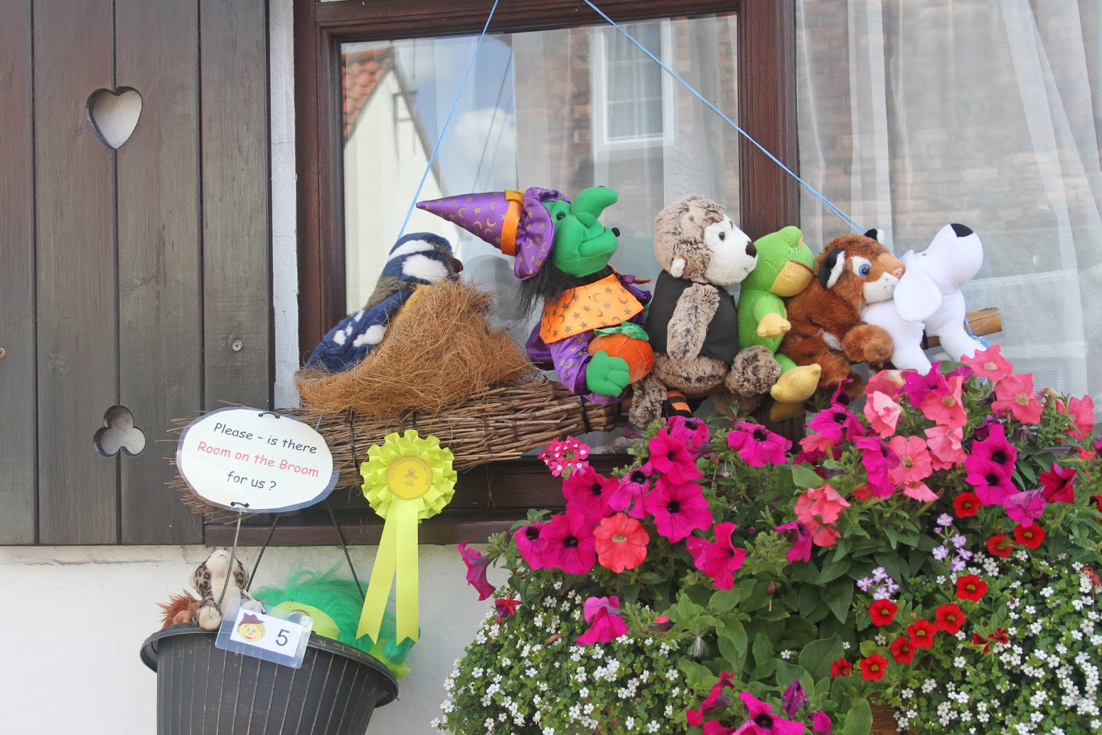 Simon and Karen Spavin: Muston Scarecrow Festival