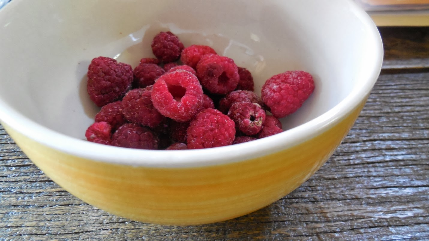 NourishRDs: Whole Wheat Raspberry & Cream Crumble