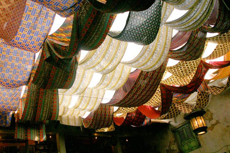 Marzua: Techos decorados con telas