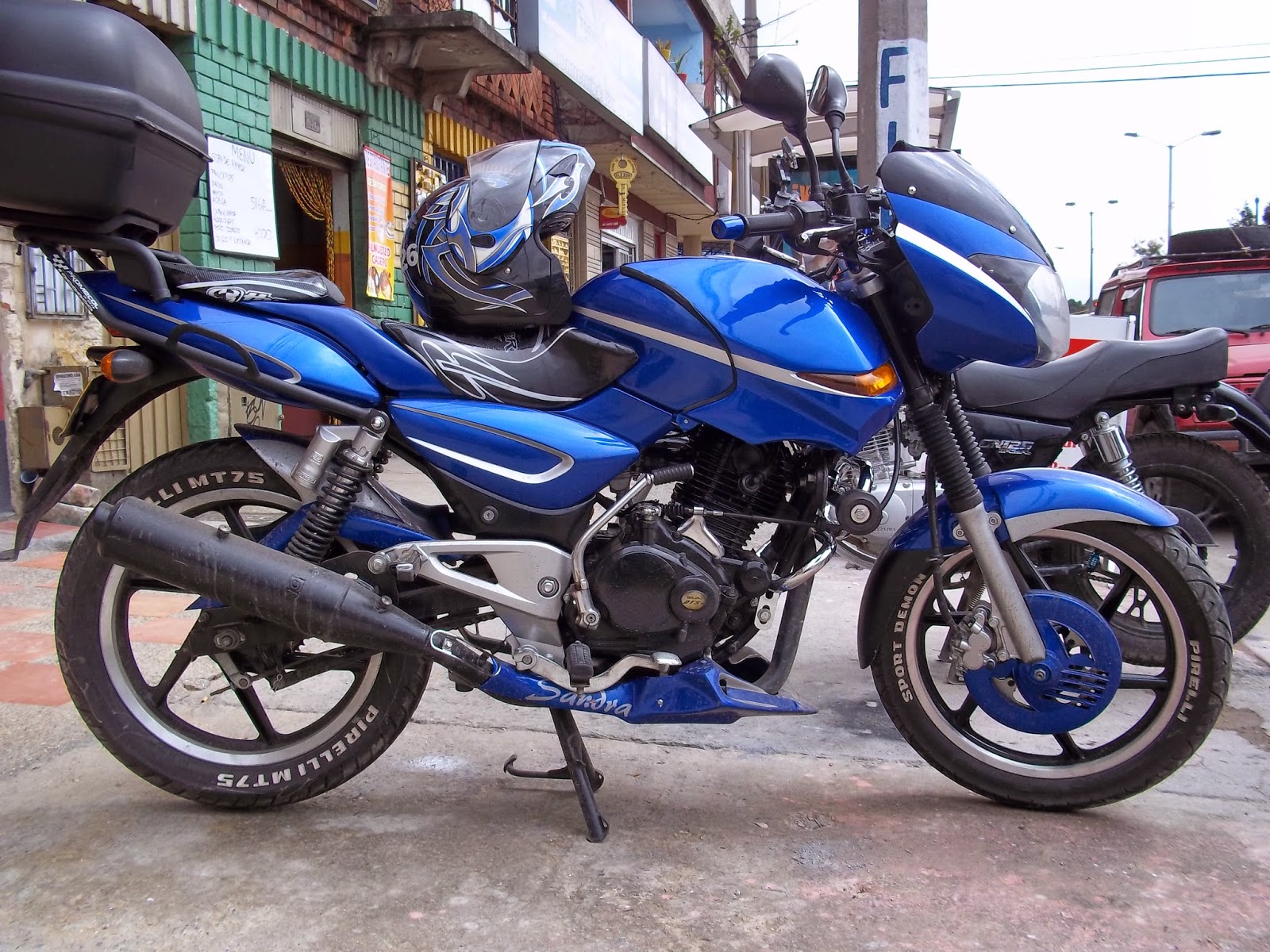 INDILUMOTOS: PULSAR 180