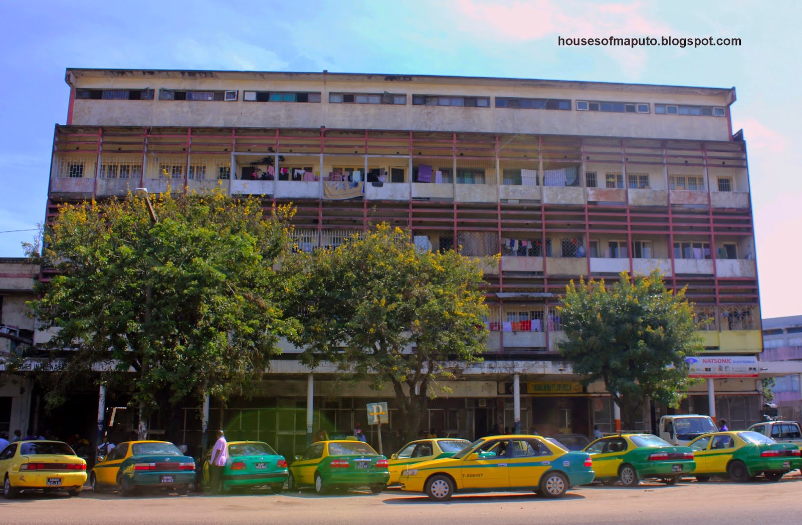 Prédio da Saratoga no Alto Maé (Av. da Zâmbia), Maputo