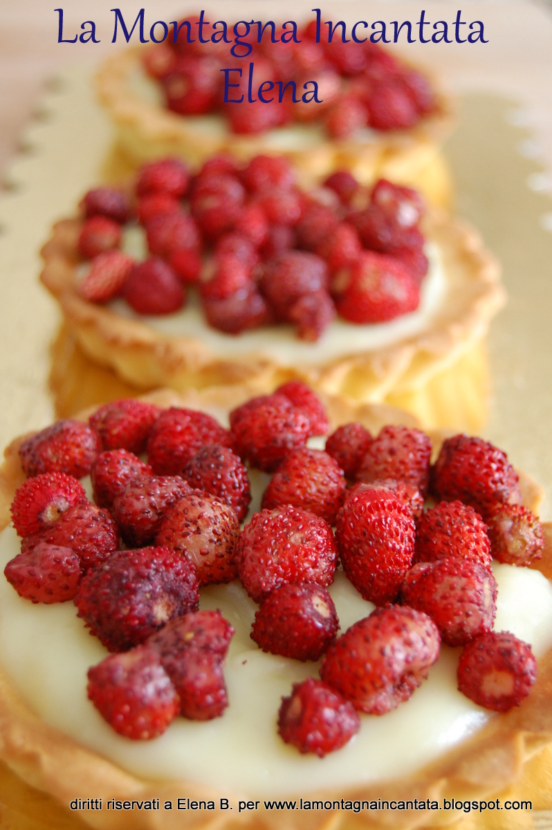 La Montagna Incantata: Crostatine con fragoline e crostata con fragoloni