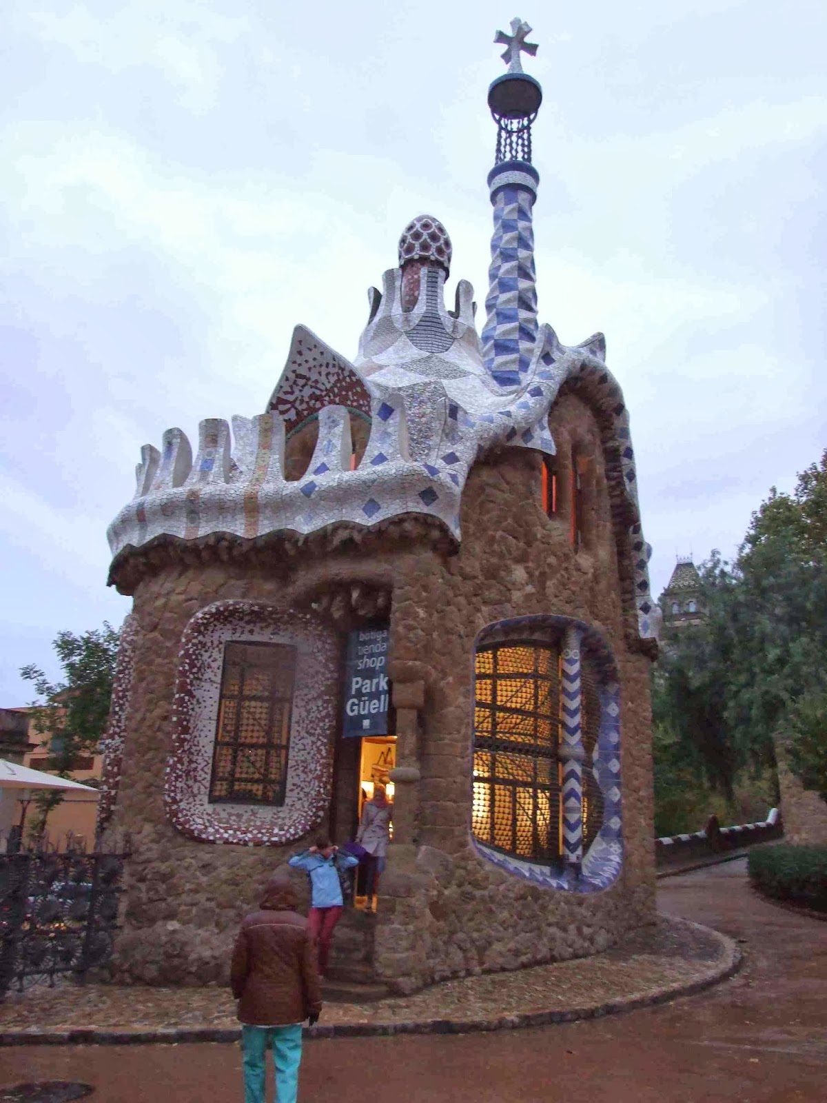 Retired Pimms: Gawdy Gaudi designs in Park Güell