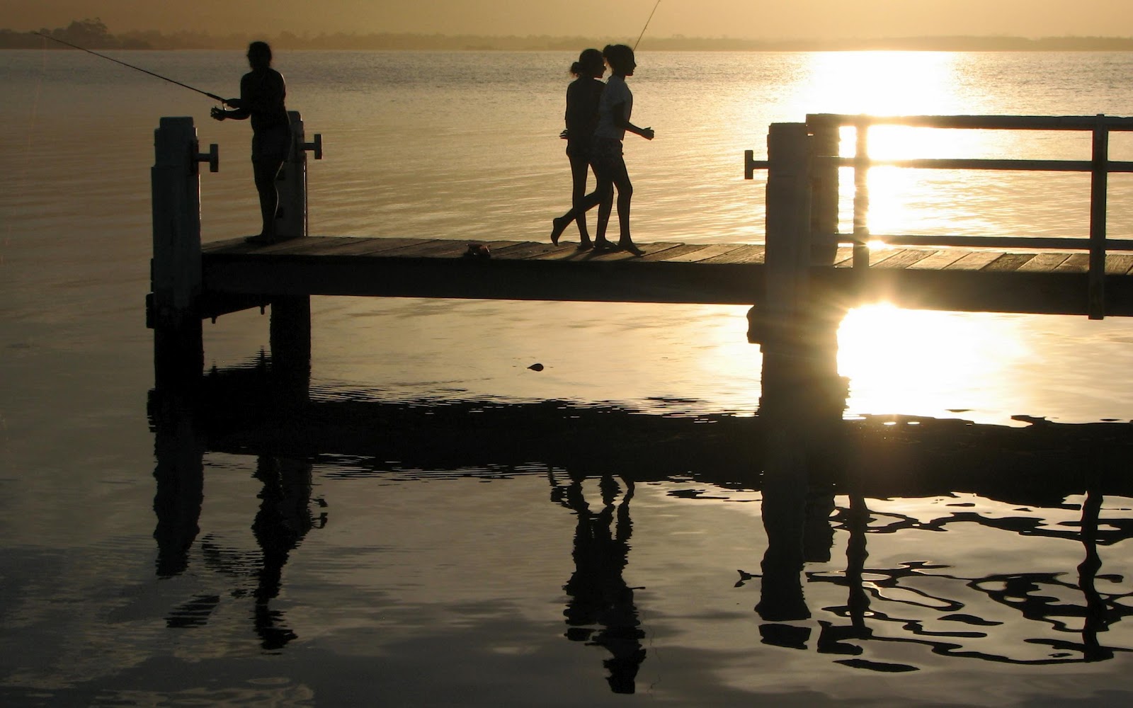 Eolake Stobblehouse thoughts: Results of photo contest Light From A Low Sun
