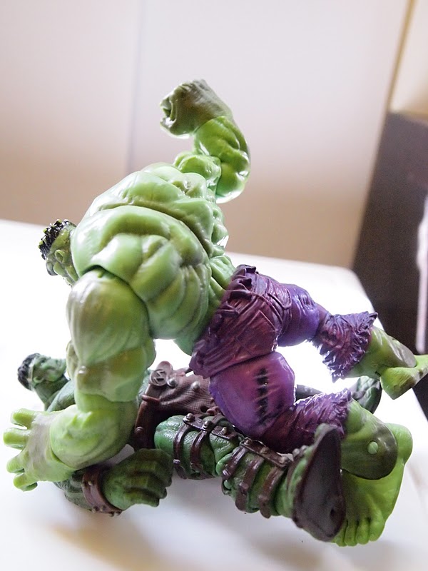 XTO's Box of Toys!!!: Marvel Universe The Hulk Review