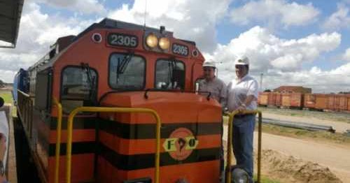 CRÓNICA FERROVIARIA: Bolivia: YPFB presenta equipo rodante para ...