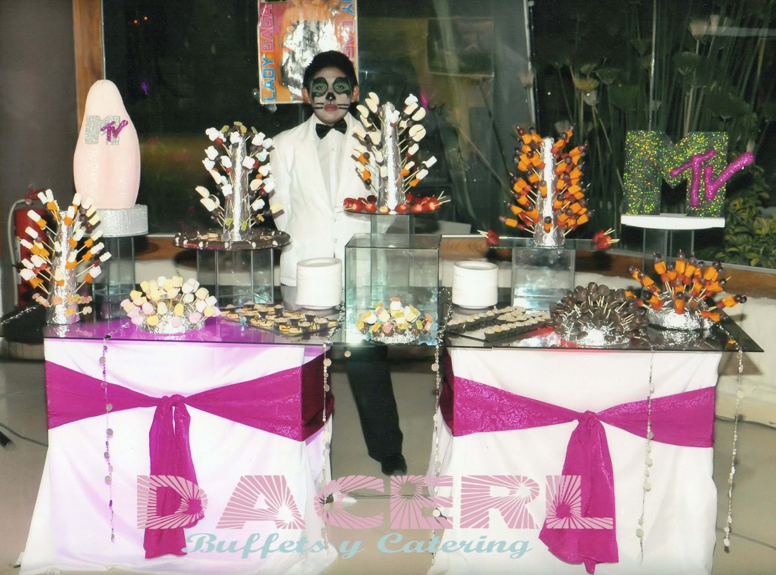 Dacerl Catering-Buffets : TEMÁTICOS 15 AÑOS ROCK