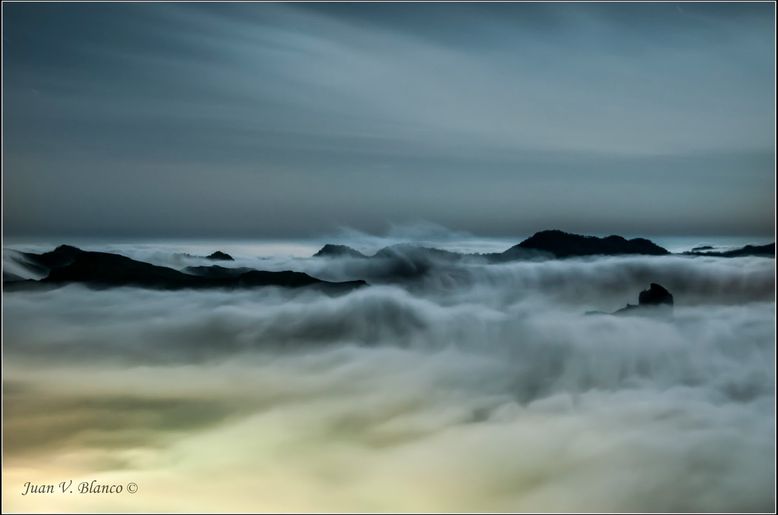Juan V. Blanco - Fotografías: Mar de nubes II