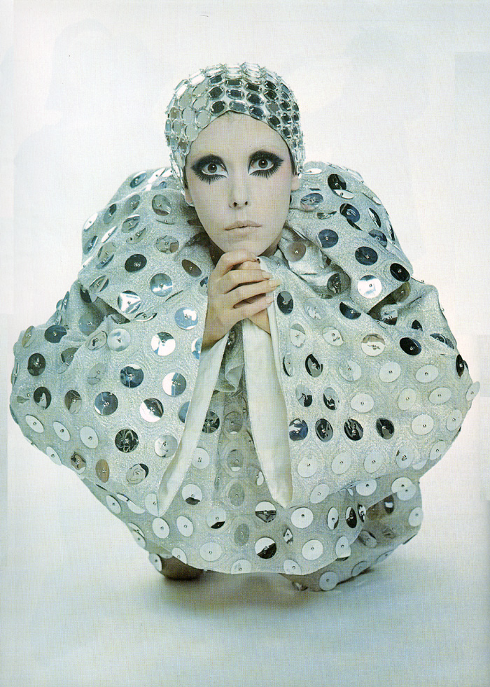 30 Stunning Color Photographs of the "Queen of Mod" Peggy Moffitt in ...