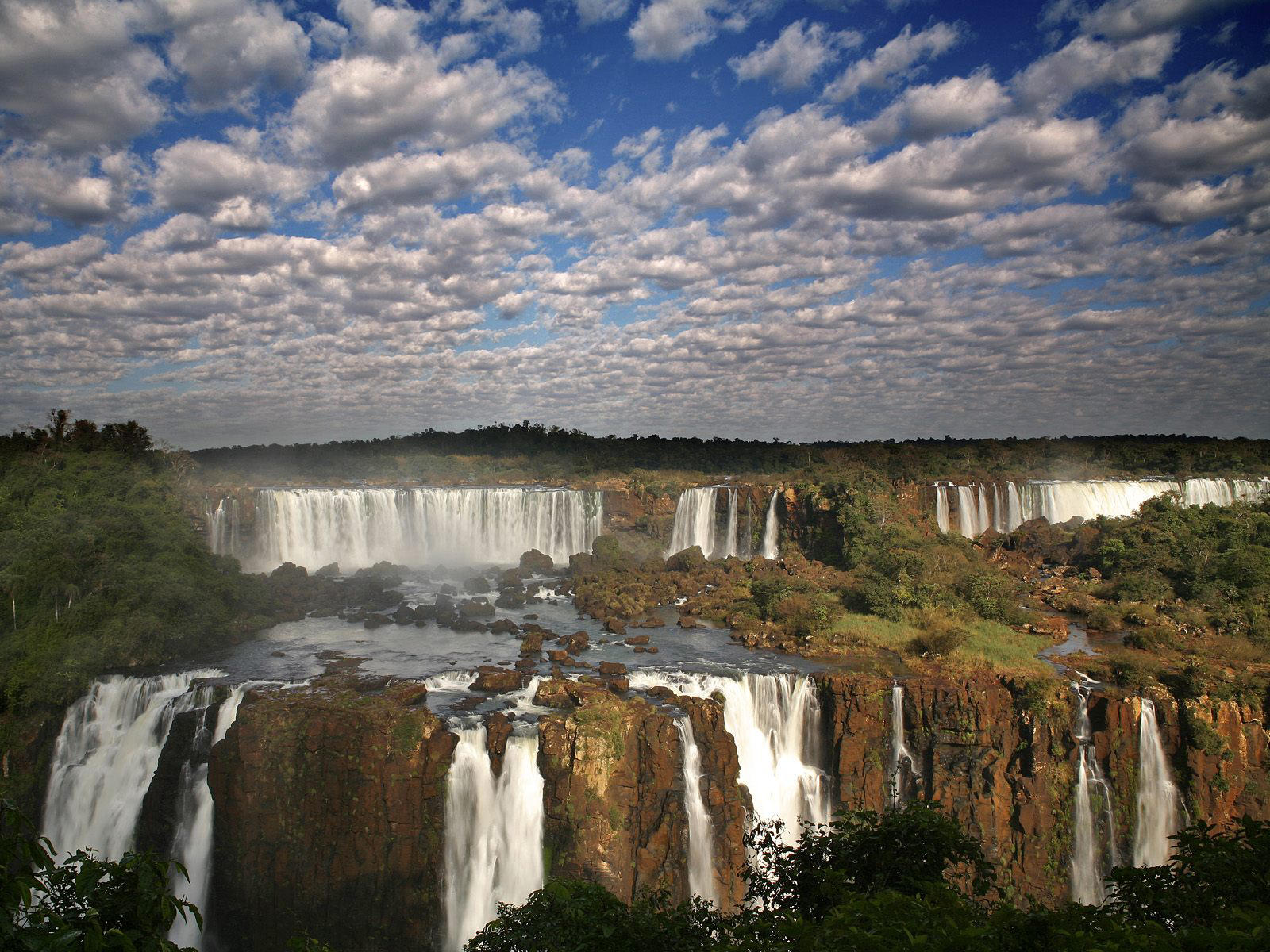 Iguazu Falls | Brazil-Argentina Border | Travelscity Travel