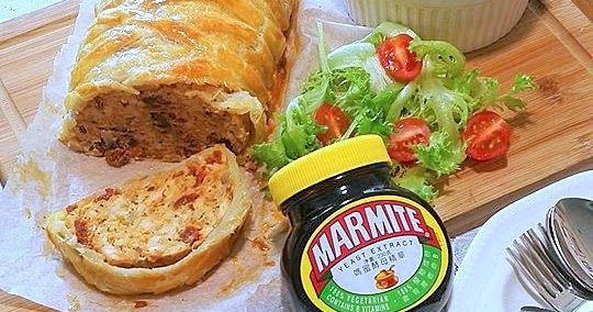 Peng's Kitchen: Marmite Chicken Roll in Puff Pastry