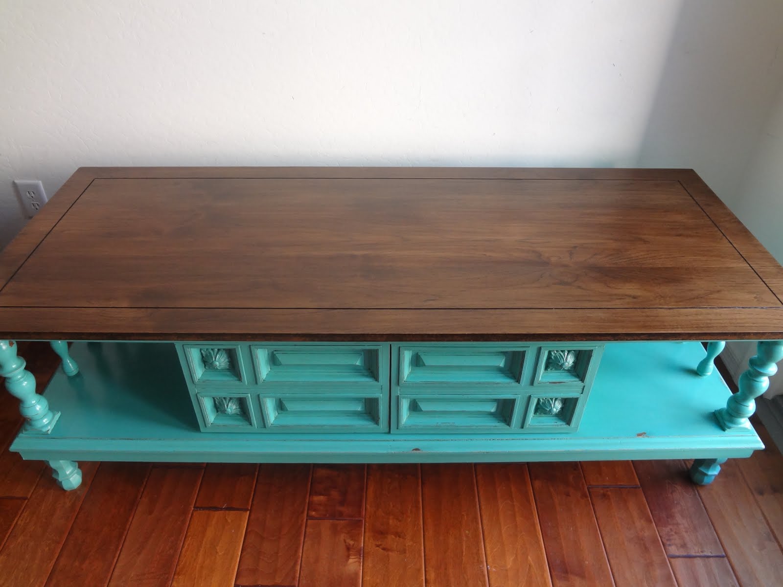 ChiChi Vintage: Turquoise Vintage Coffee Table