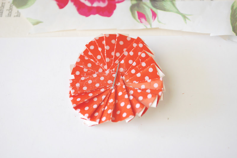 stellaire: paper medallions diy