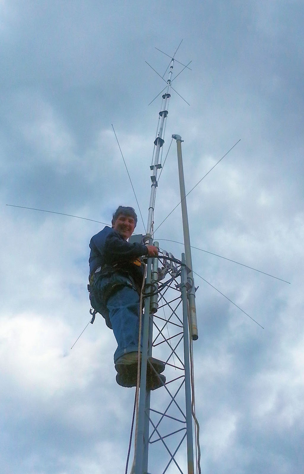 Hints & Kinks of the WVDXA: N8WC's CushCraft R-8 Project