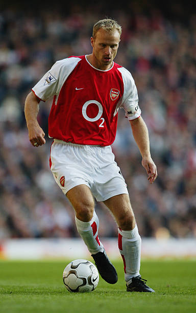 elFutbloglin: DORSALES MÍTICOS: 10 Bergkamp