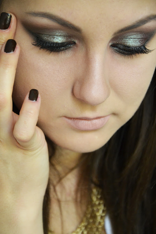 All I need is love and great shoes.: Brązowo- zielone smokey eyes