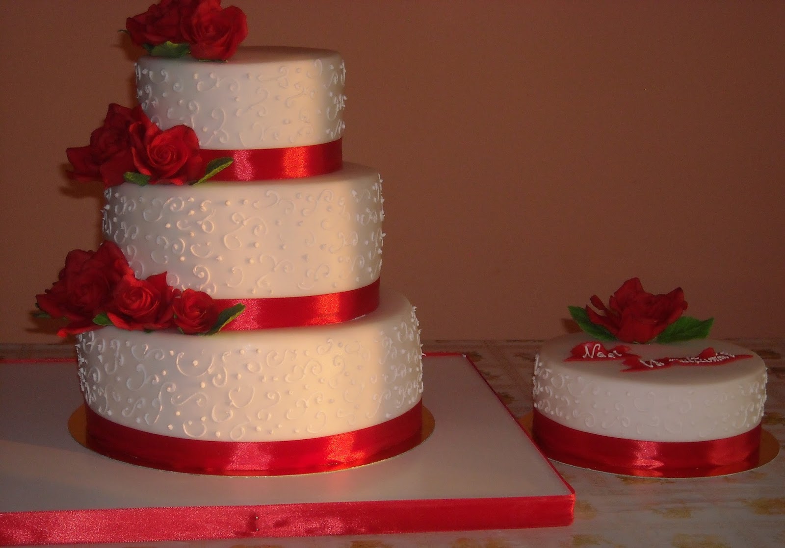 Ceva dulce...: Tort nunta alb-rosu