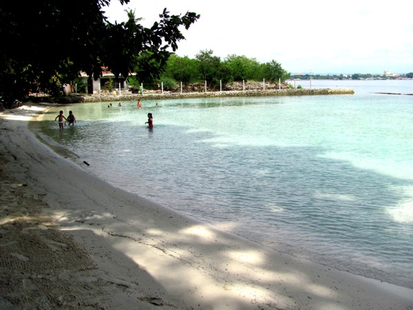 Rainbow Breeze Beach Resort - Brgy, Caliclic, Babak Dist. | Davao Delights