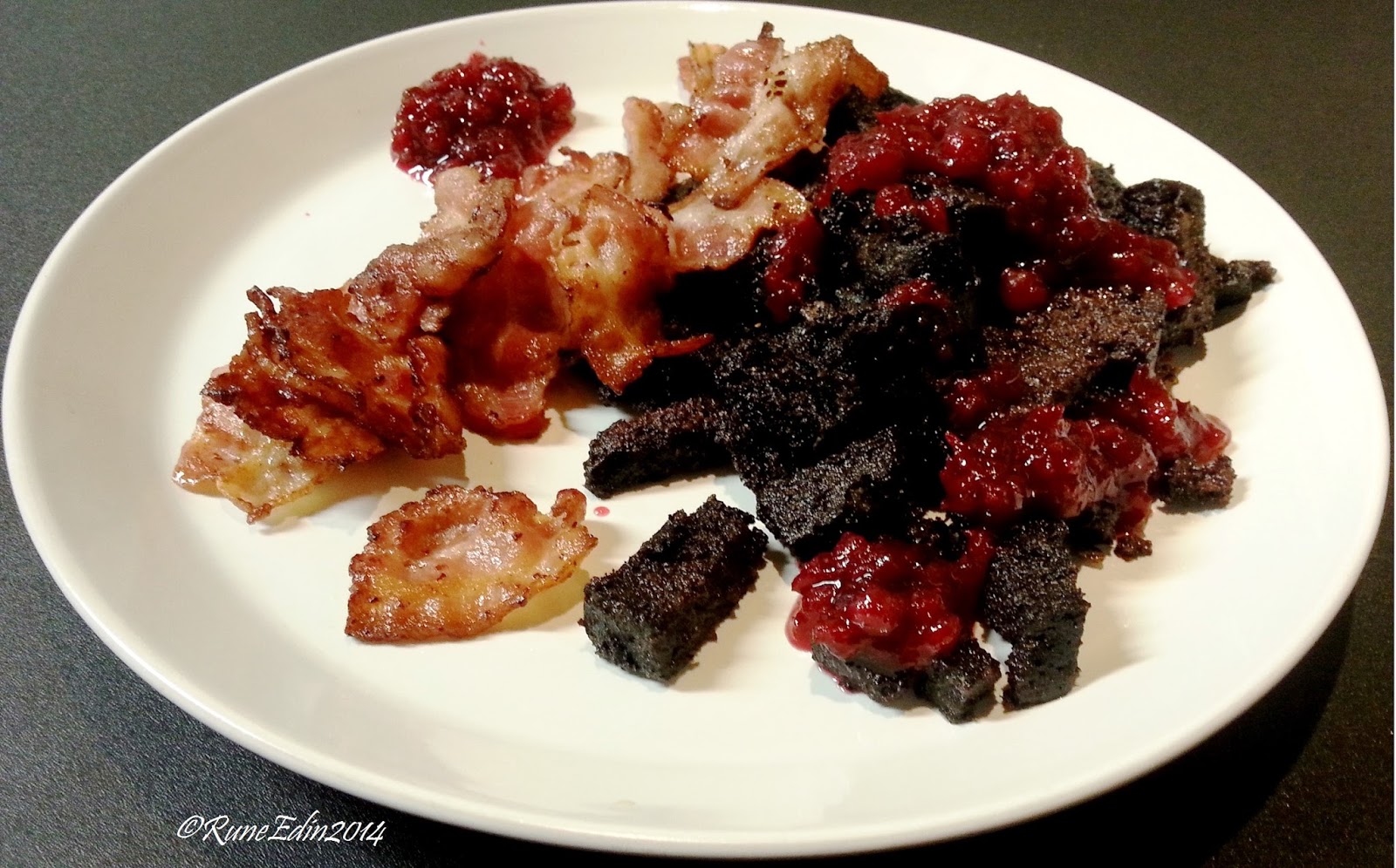 Rune Matomanen - Matälskare: Hackad Smörstekt Blodpudding, Bacon