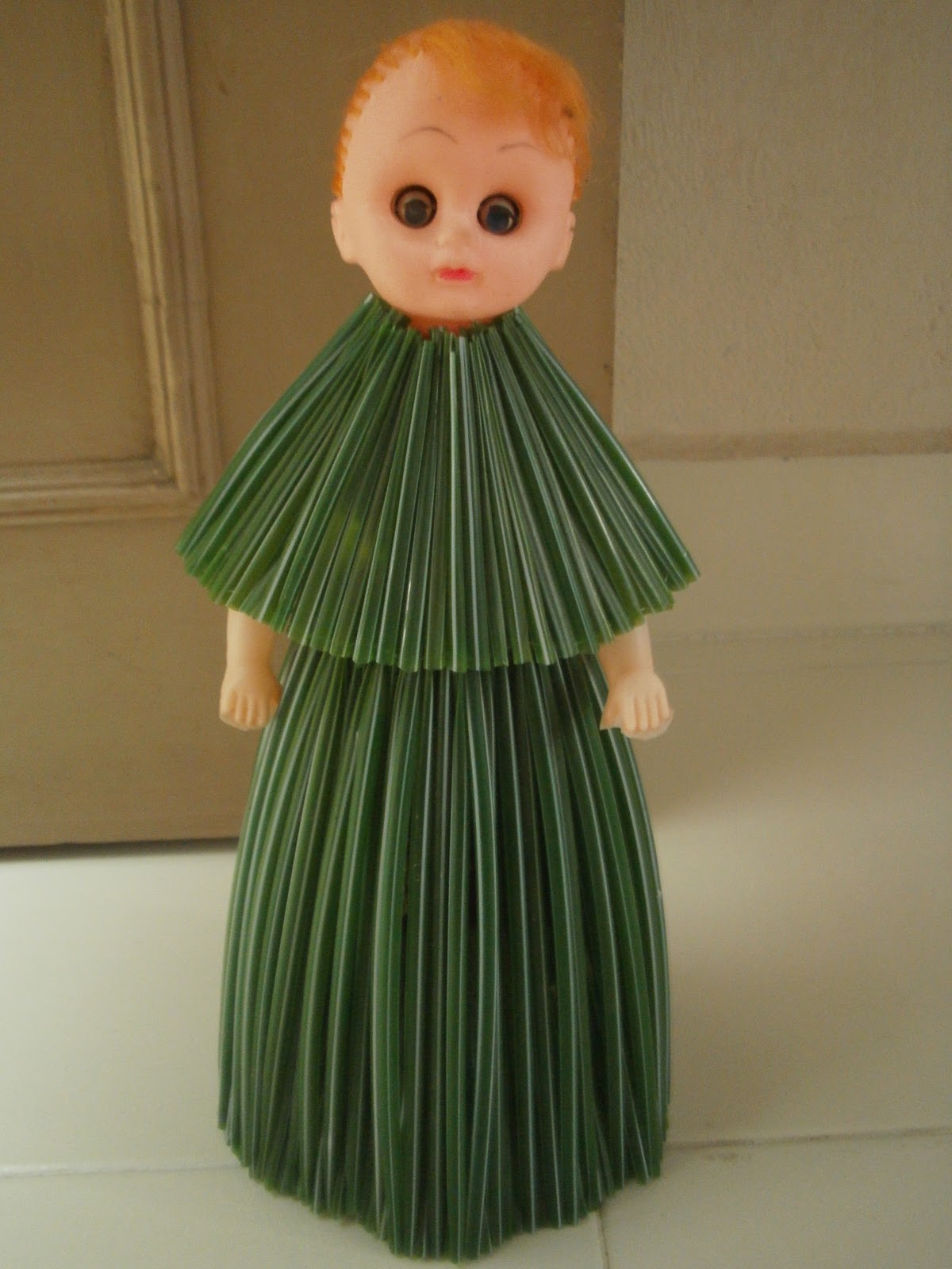 Maha Arts & Crafts: Straw dress for my doll