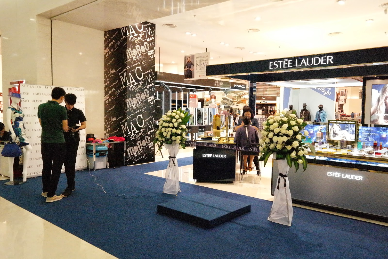 Event Report : Estee Lauder High Touch Luxury Counter Design ...