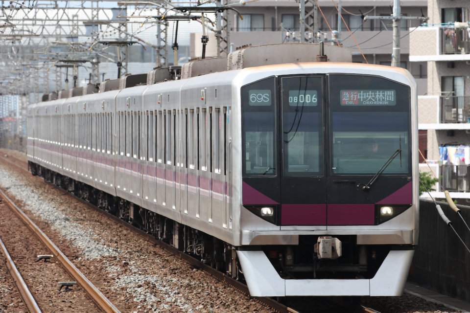 Michael's Trains Photo Album: 東武スカイツリーライン 獨協大学前～新田（獨協大学前駅） 2017年7月13日