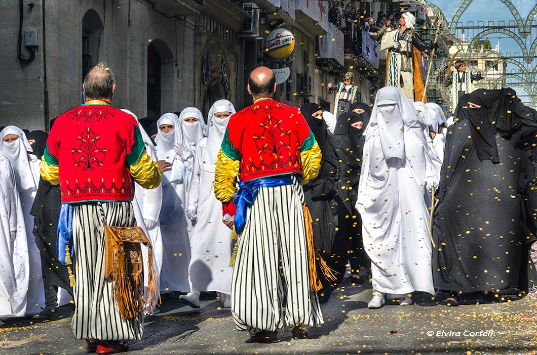 PHOTOGRAPHIE: MOROS Y CRISTIANO ALCOY 2013