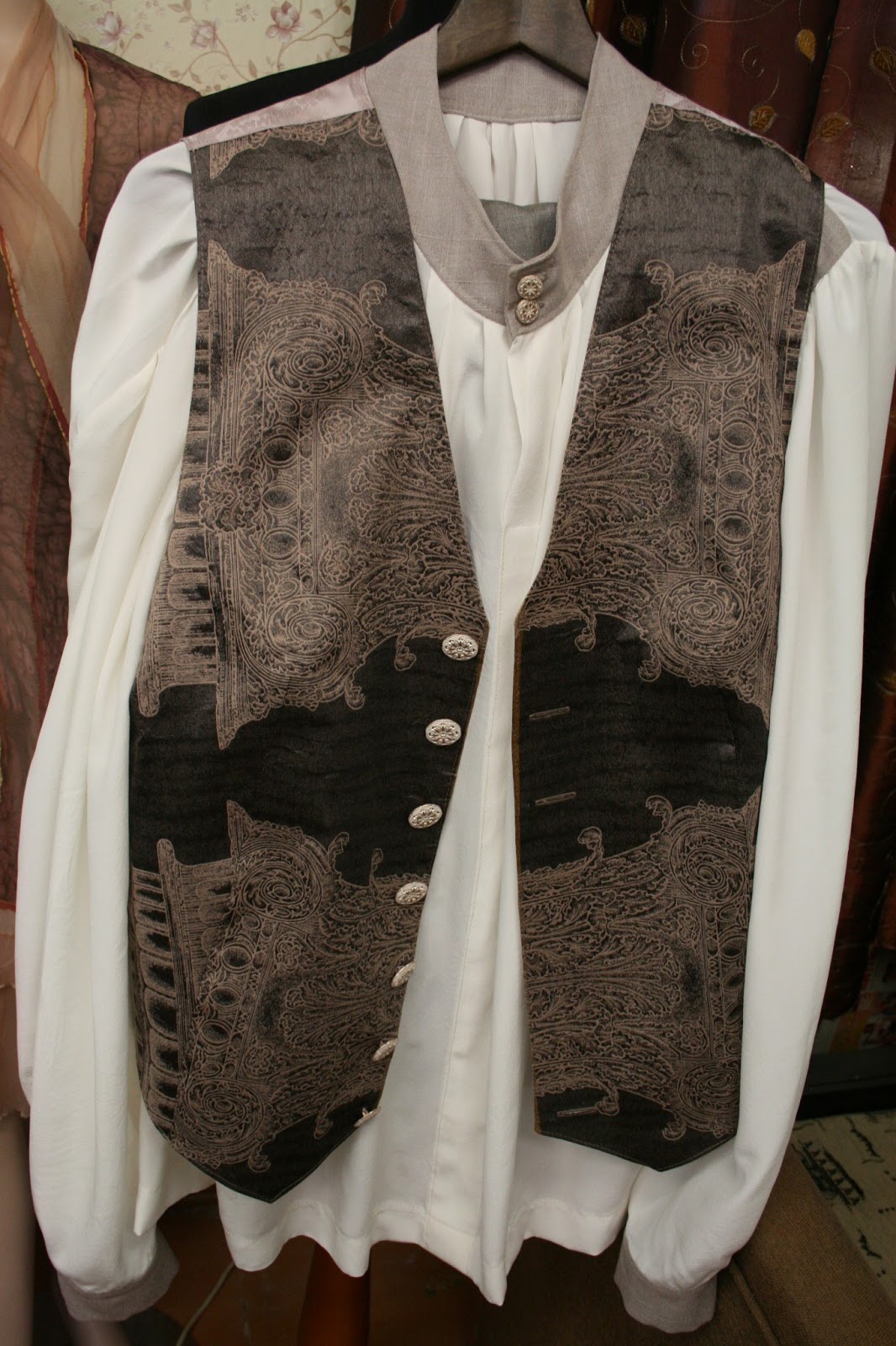 Lee Reinula ateljee: Koidula, Mulgi kuub ja rahvatants