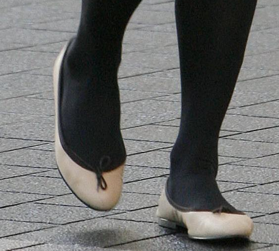 Celebrity Legs and Feet in Tights: Pippa Middleton`s Legs and Feet in ...