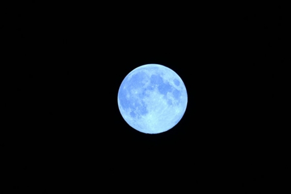 Fenômeno 'Lua azul' iluminará o céu nesta semana
