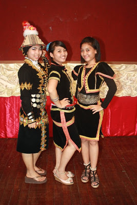 Koubasanan Tinaru Kadazandusun: By Fendila Lazarus : Baju Tradisi Kaum ...