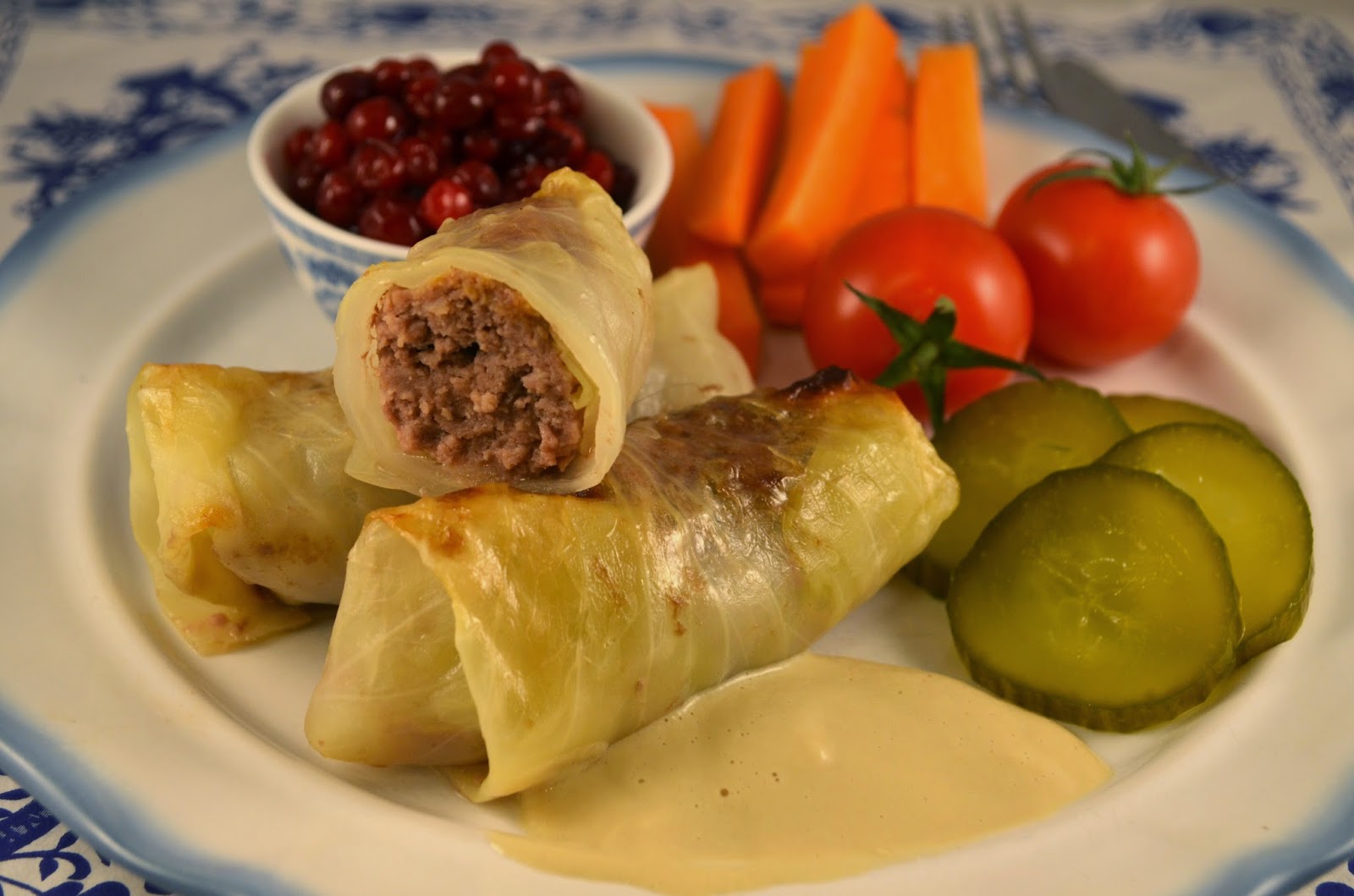 Helande Mat!: Kåldolmar med Rårörda Lingon och Syrad Gurka