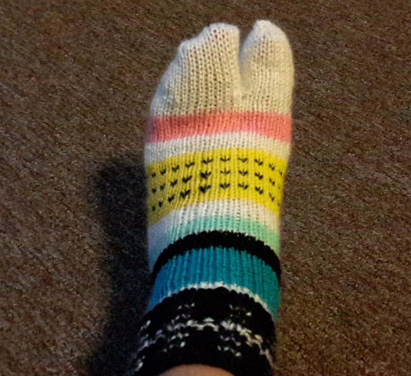 Anything Creative: Split-toe Socks