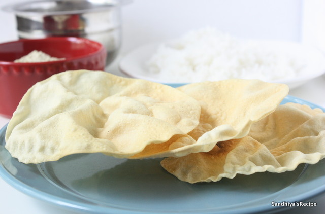 Sandhiya's Cookbook: Frying Appalam in Microwave | Fried Appalam ...