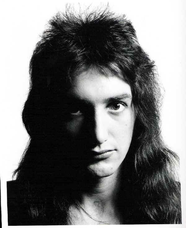 Queen Brasil: Feliz Aniversário John Deacon!